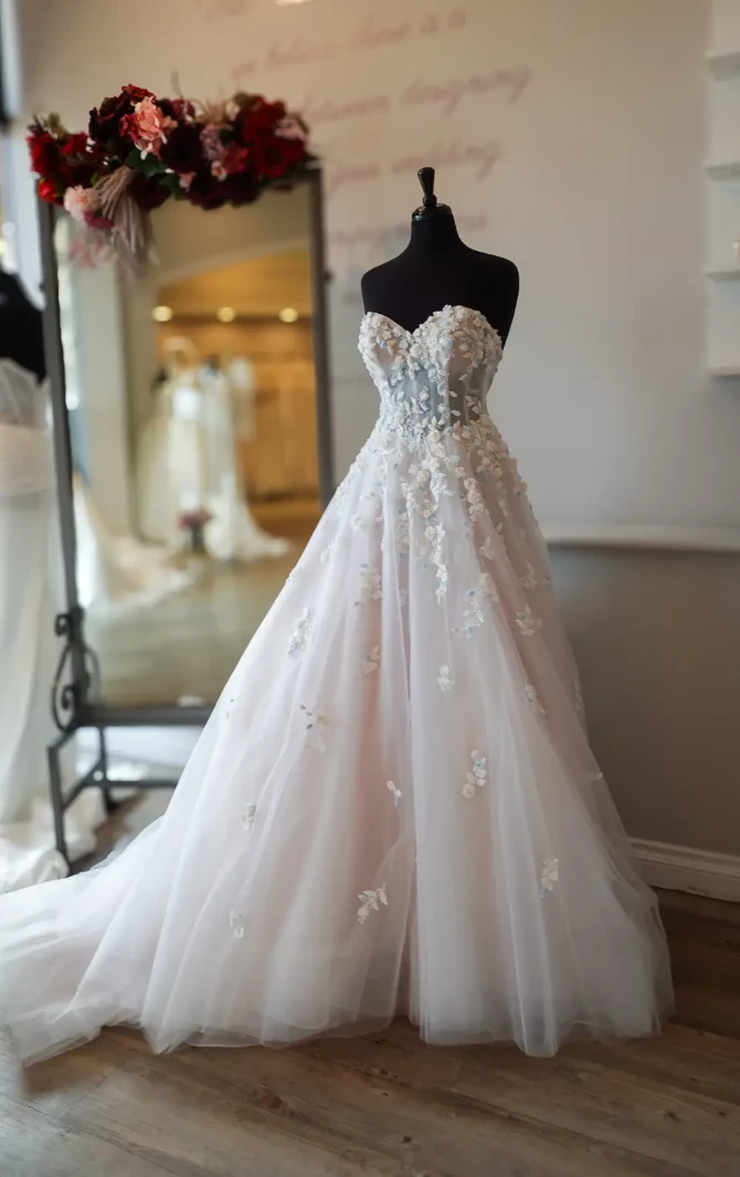 Flagship Exclusives - B-047 | Casablanca Bridal Flagship Store